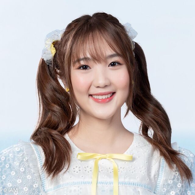 ファイル:2022年BNK48プロフィール Sarisa Worasunthorn 2.jpg - エケペディア