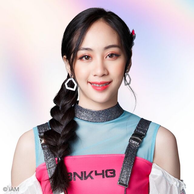 ファイル:2021年BNK48プロフィール Nena.jpg - エケペディア